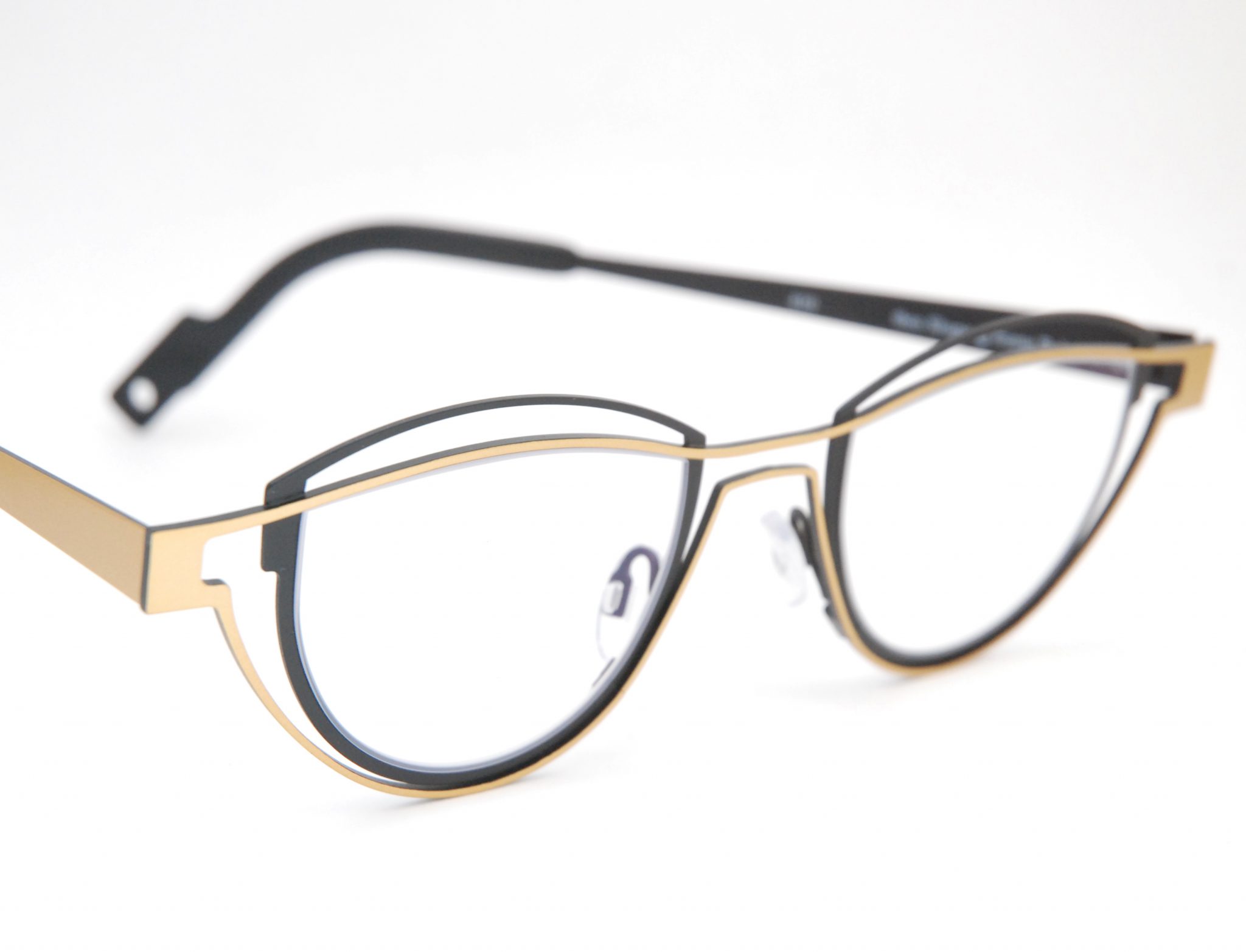 交錯するライン Theo Shape