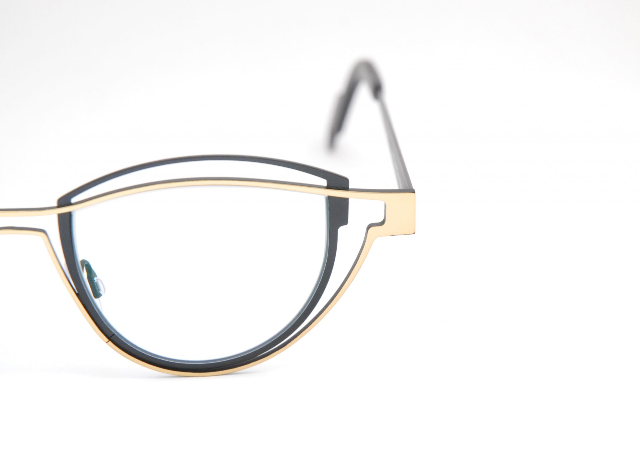 交錯するライン Theo Shape