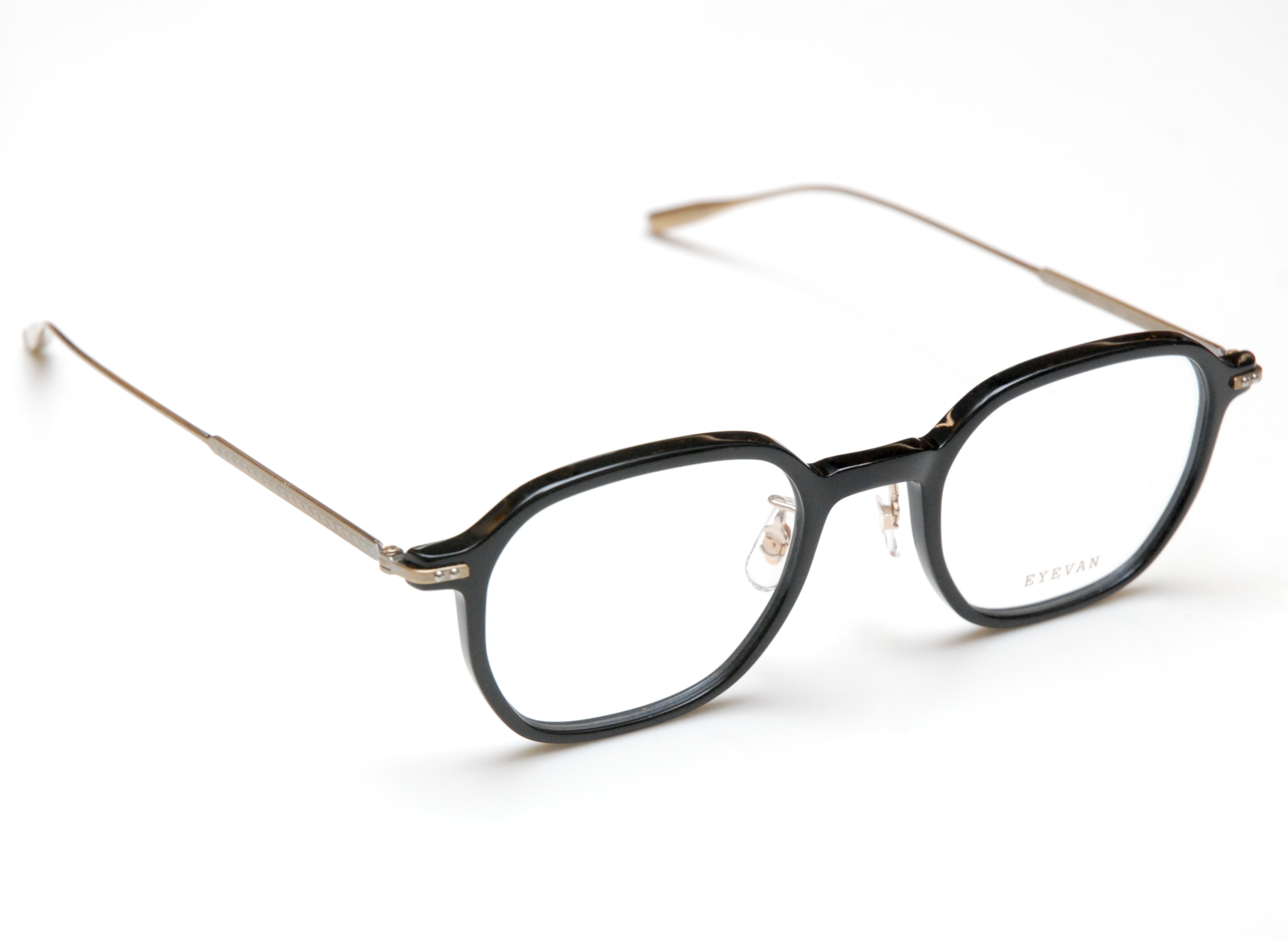 軽快なオクタゴン EYEVAN mod.Wayne